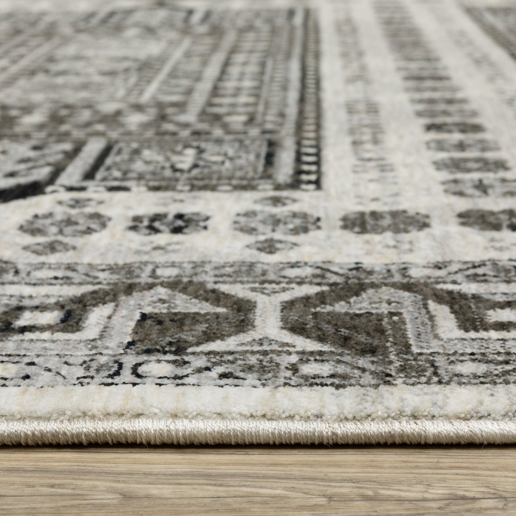 Chamberlain Ivory Charcoal Traditional Oriental Indoor Rug – Posh Rug